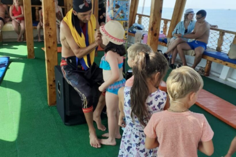 Alanya: Pirate Ship Cruise with Food and Swimming Stops - Dive into the Experience