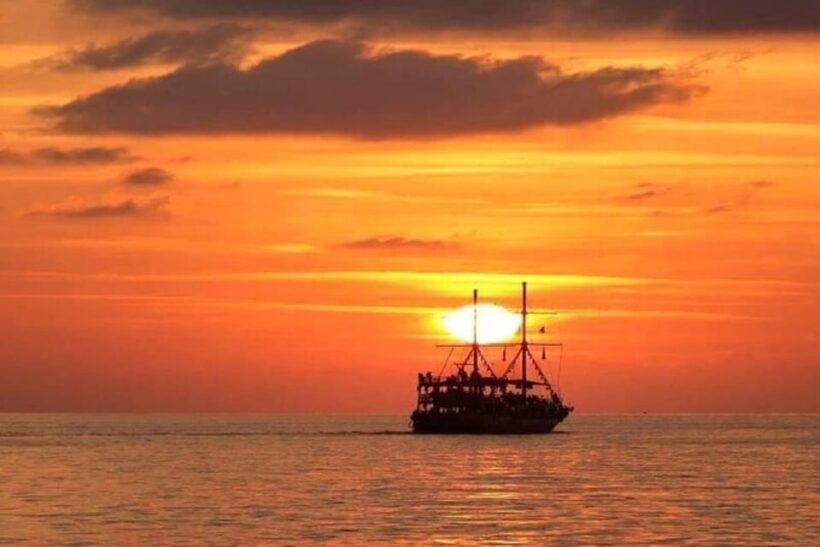 Alanya Sunset Boat: Foam Party & Dinner & Swimming Stops - Key Points