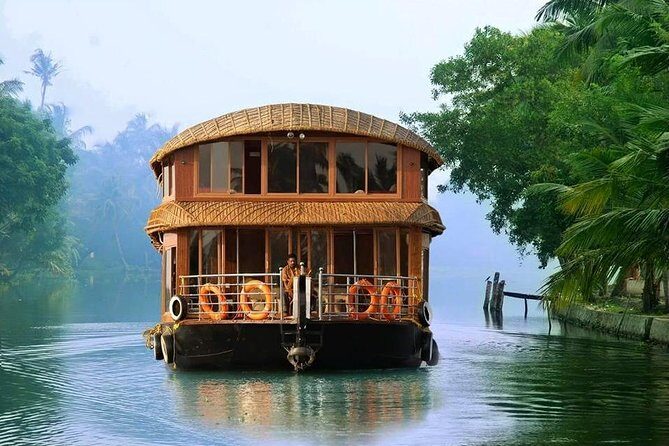 Alappuzha Backwaters in Private Houseboat with Lunch, Pick & Drop - A Deep Dive into the Experience
