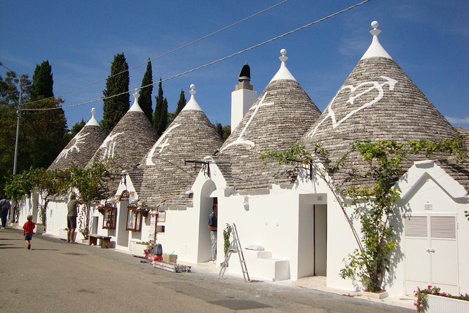 Alberobello with a local tour guide!(shared tour max.15 pax) - FAQs