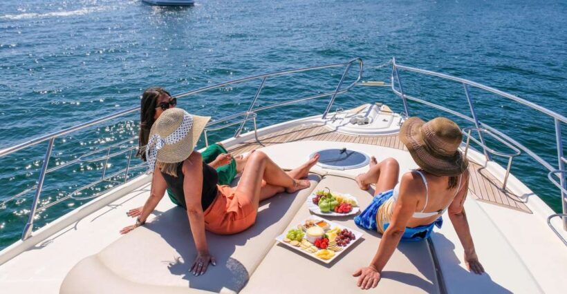 Albufeira: Algarve Private Sunset Yacht Charter - Experiencing the Sunset: A Moment of Beauty