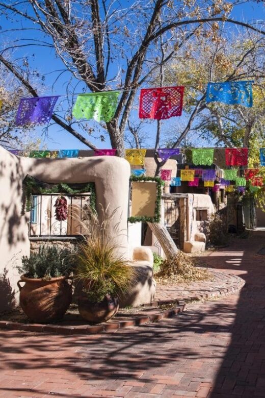 Albuquerque's Timeless Wonders: From Plazas to Museums - Exploring Albuquerque’s Historic Heart: Plaza Don Luis