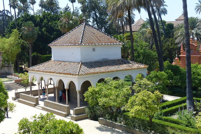 Alcázar and Jewish Quarter Guided Walking Tour in Seville - Accessibility and Participation