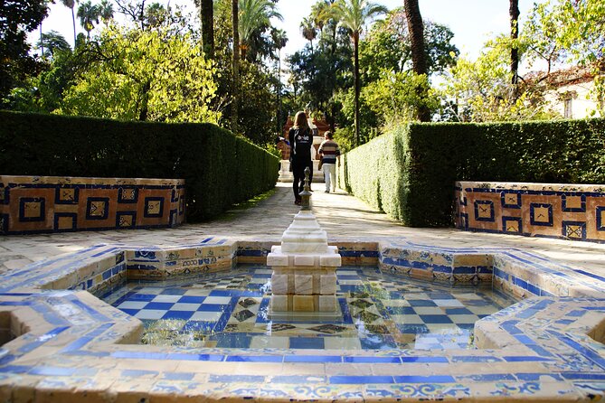 Alcazar & Cathedral of Seville Exclusive Group, Max. 8 Travelers - Dress Code and Entrance Requirements