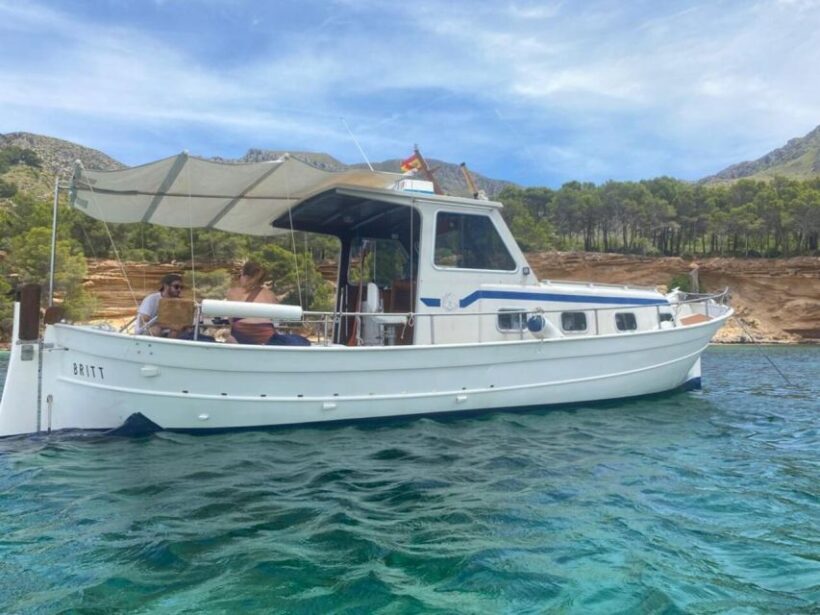 Alcudia: Private Sunset Boat Trip with Glass of Wine & Snack - What’s Included & Practical Details
