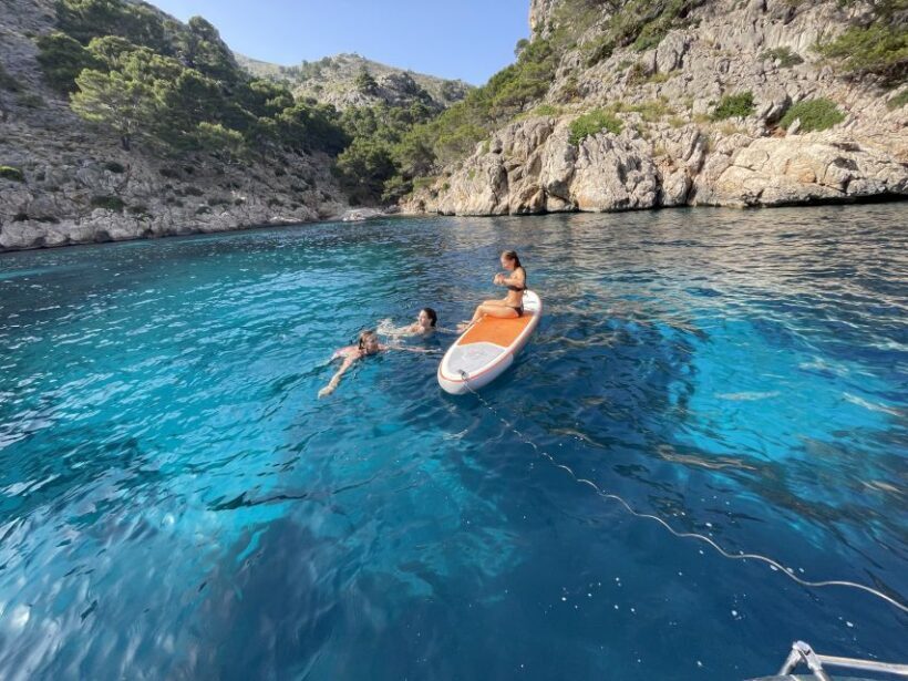 Alcudia: Sailing Yacht Excursion with Wine & Tapas - Authenticity and Value