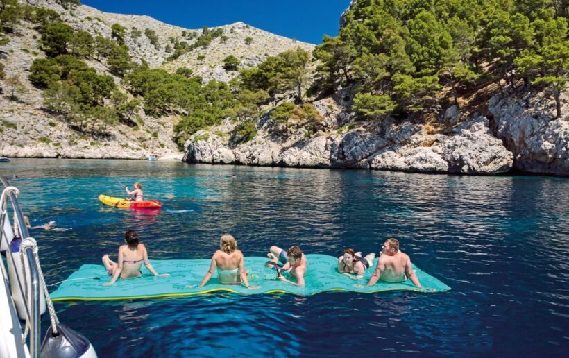 Alcudia: Sunset Catamaran Tour with Dinner and Snorkeling - The Sum Up