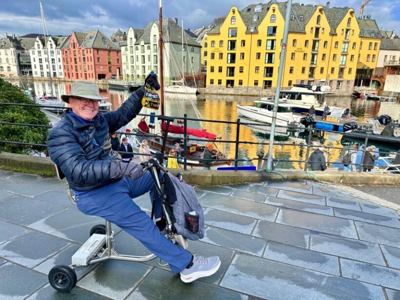 Alesund Private Sightseeing Tour on foot and by car - Key Points