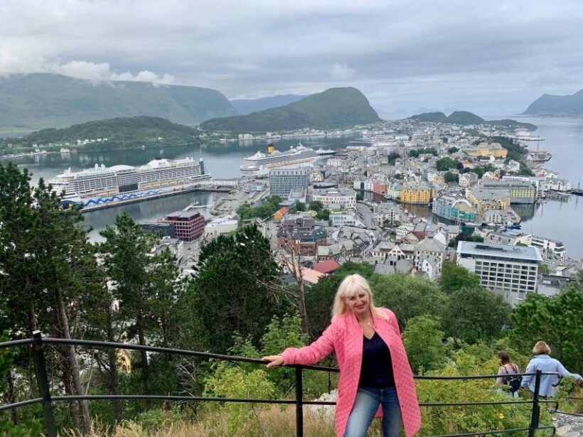 Alesund Private Sightseeing Tour on foot and by car - FAQs