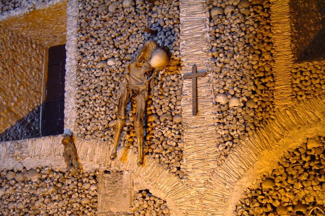 Algarve to Lisbon with stop at Évora, Bones Chapel and Cork factory - FAQs