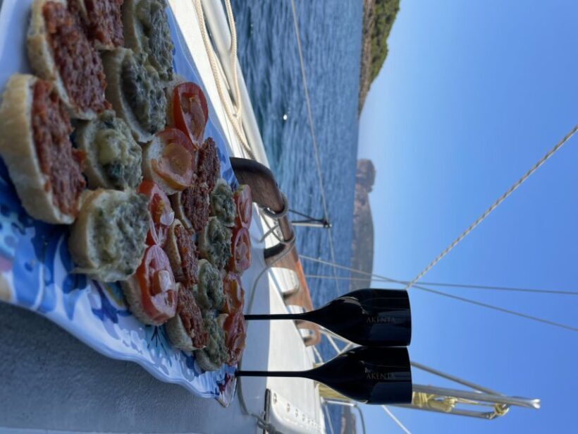 Alghero: Day trip on a sailing boat - Exploring Alghero on a Sailing Boat: A Relaxing and Scenic Adventure