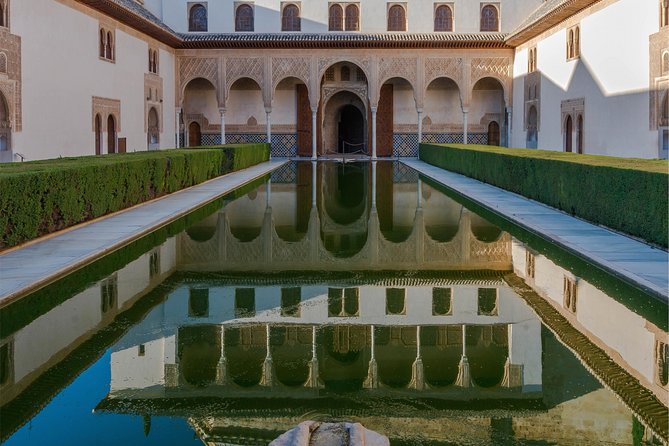Alhambra, Albaicin and Sacromonte Guided Tour - The Charm of Albaicin