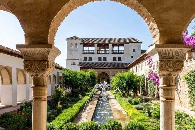 Alhambra and Generalife Skip-The-Line Ticket With Guide - Overview of the Alhambra and Generalife Tour