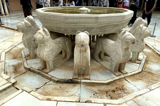 Alhambra and Nasrid Palaces Guided Tour With Tickets - Guide Reviews and Recommendations
