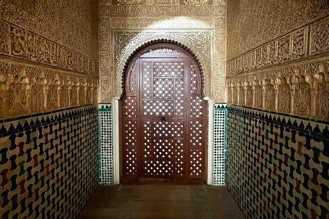 Alhambra and Nasrid Palaces Guided Tour With Tickets - Feedback and Host Response