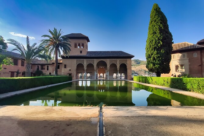 Alhambra and Nasrid Palaces Review: A Must-Do - Exploring the Nasrid Palaces: Enchanting Interiors