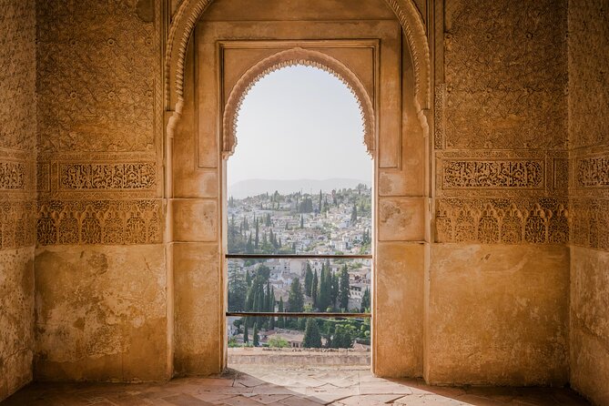 Alhambra and Nasrid Palaces Review: A Must-Do - Guided Tour: Unlocking the Secrets of History