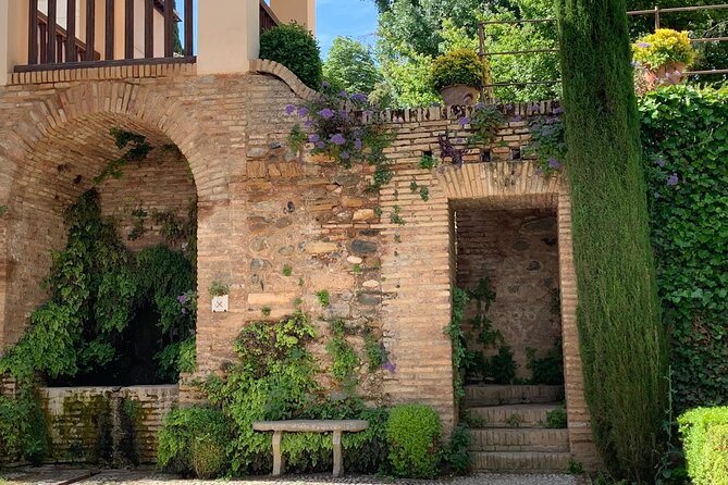 Alhambra: complete guided tour with Nasrid Palaces tickets - Tour Details and Logistics