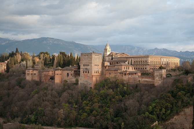 Alhambra: complete guided tour with Nasrid Palaces tickets - Cost and Value