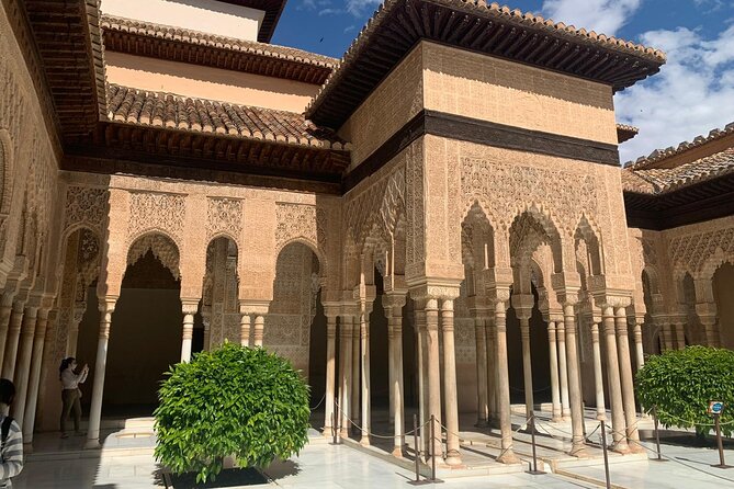 Alhambra: complete guided tour with Nasrid Palaces tickets - Additional Considerations