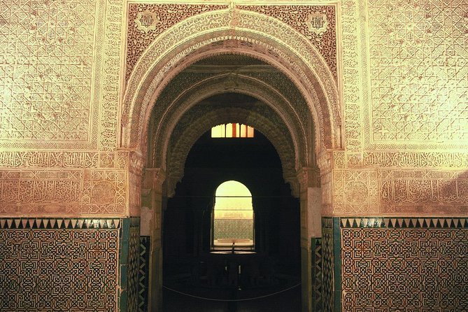 Alhambra Complete: Ticket Skip-The-Line Nasrid Palace and Generalife With Guide - The Palace of Carlos V and Generalife Villa