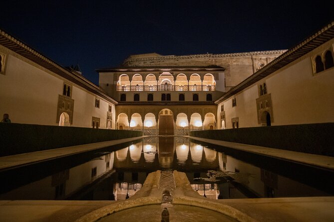 Alhambra Day or Night Private Tour - Discovering the Alhambra by Night