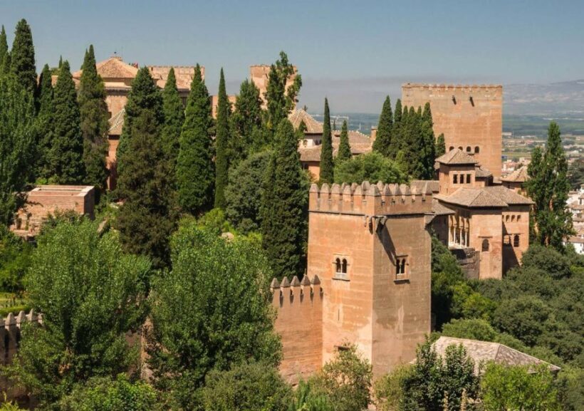 Alhambra & Generalife: Exclusive 3 hours Private Tour - Practical Aspects and What to Expect