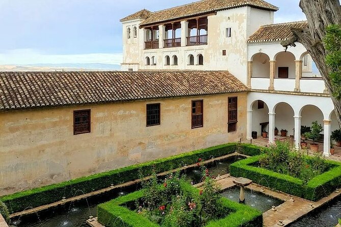 Alhambra, Generalife & Nasrid Palace Self Audio Guide Tour - Exploring the Breathtaking Alhambra Complex