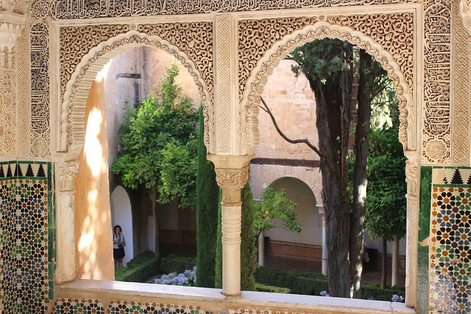 Alhambra & Generalife Skip the Line Premium Tour including Nasrid Palaces - Who Should Book This Tour?