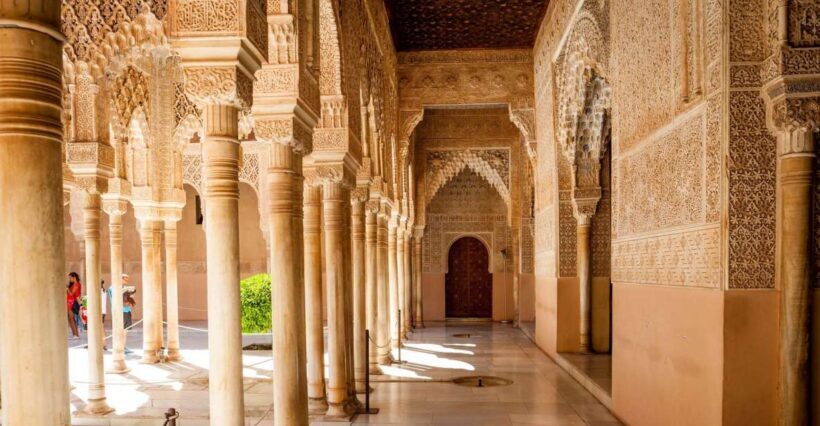 Alhambra & Generalife Tour including Transport & Admission - Key Points
