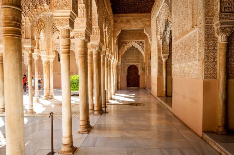Alhambra & Generalife Tour including Transport & Admission - An In-Depth Look at the Experience