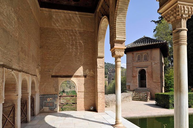 Alhambra Guided Tour & Albaicin Tour from Seville - Who Should Consider This Tour?