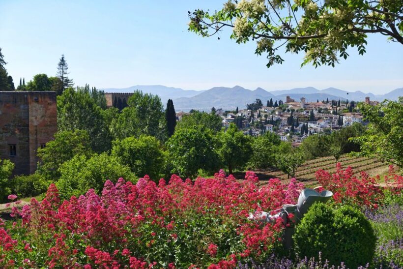 Alhambra, Nasrid Palaces and Albaicin Tour - FAQs