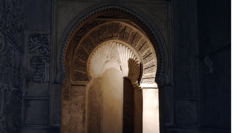 Alhambra: Nasrid Palaces Guided Night Tour without tickets - FAQ
