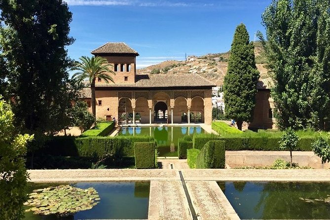 Alhambra Private Tour From Malaga: Review - Navigating Schedule Changes and Challenges