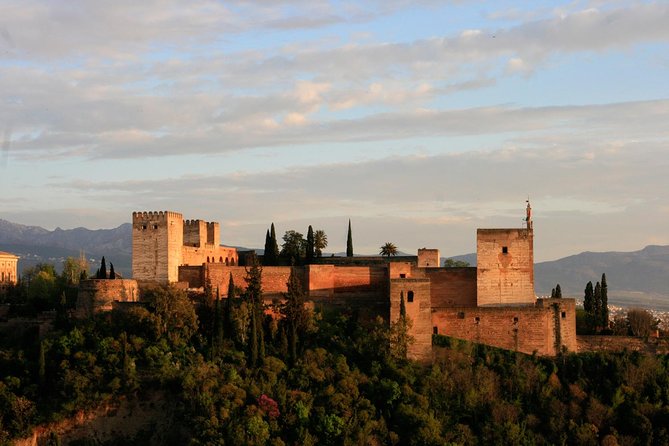 Alhambra Private Tour: Nasrid Palaces, Alcazaba and Generalife - Participation Requirements