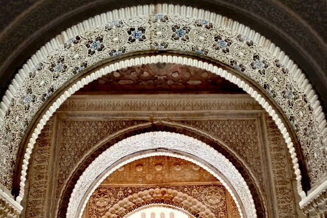 Alhambra Private Tour: Nasrid Palaces and Generalife - Notable Guides