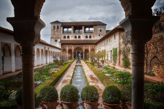 Alhambra Private Tour & Nazaries Palaces Review - Customer Feedback Overview