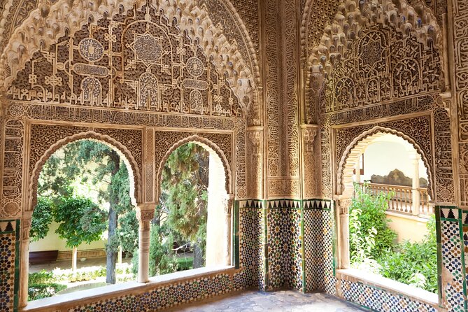 Alhambra Private Tour With a Historian (With Nasrid Palaces) - Whats Included in the Tour