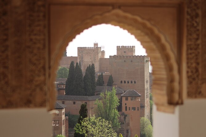 Alhambra Private Tour With Tickets - Exploring the Arabic Architectural Wonders
