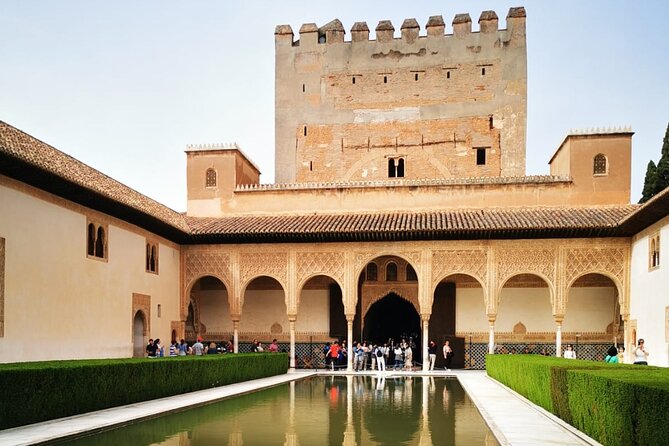 Alhambra Private Tour with Tickets to the Nasrid Palaces - Key Points