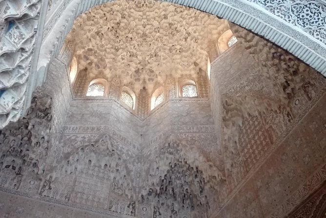Alhambra Private Tour (Without Tickets) Total/Group Max 15 People - Meeting and Ending Points