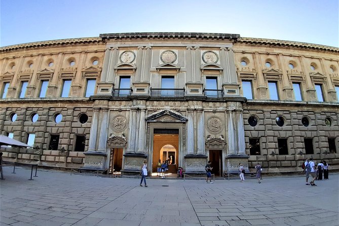 Alhambra private walking tour - Who Should Consider This Tour?