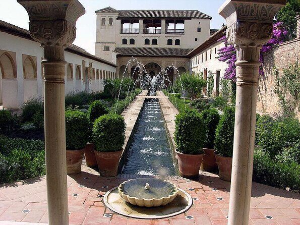 Alhambra Skip-the-line Private Tour including Nasrid Palaces - Key Points