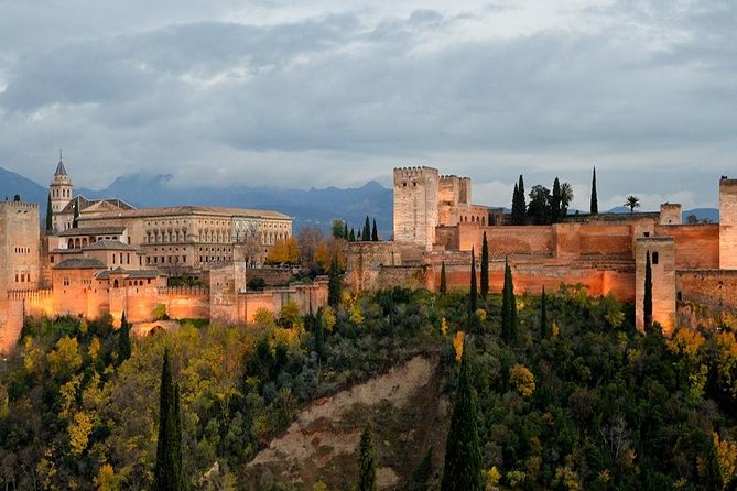 Alhambra: Skip-the-Line to Nasrid Palaces & Generalife - Exploring the Alhambra