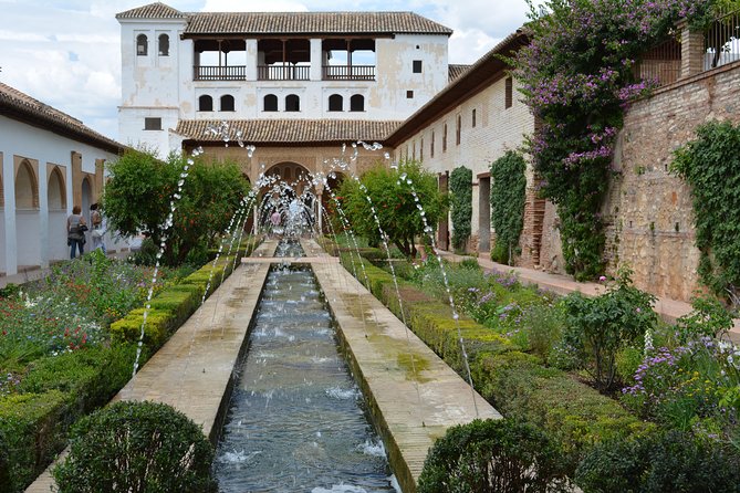 Alhambra: Skip-the-Line to Nasrid Palaces & Generalife - Wandering the Generalife Gardens