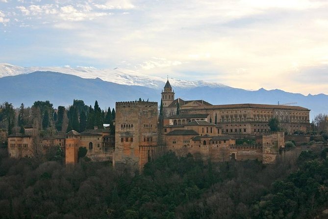 Alhambra Soul :Join a Group,With a Specialist Guide.Skiptheline . - History and Stories of the Empire