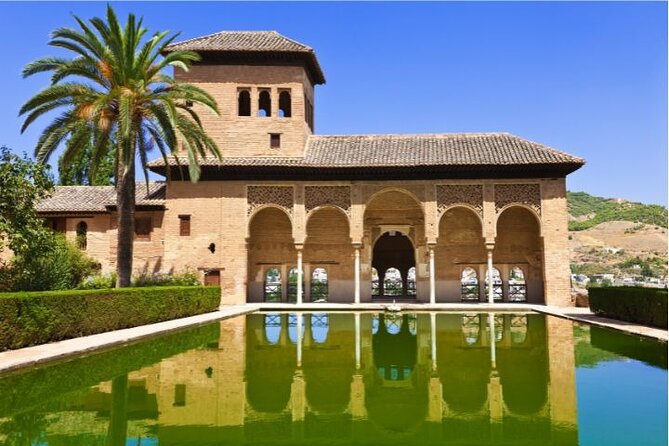 Alhambra: Tour With Generalife and Alcazaba. Admission Not Included - Exploring Generalife and Alcazaba
