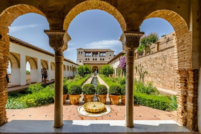 Alhambra: Tour With Nasrid Palaces. Admission Not Included - Meeting and End Points
