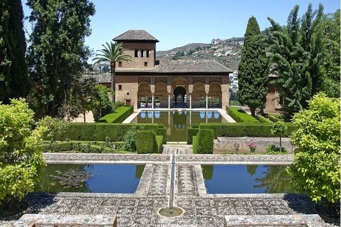 Alhambra: Tour With Nasrid Palaces. Admission Not Included - Booking and Cancellation